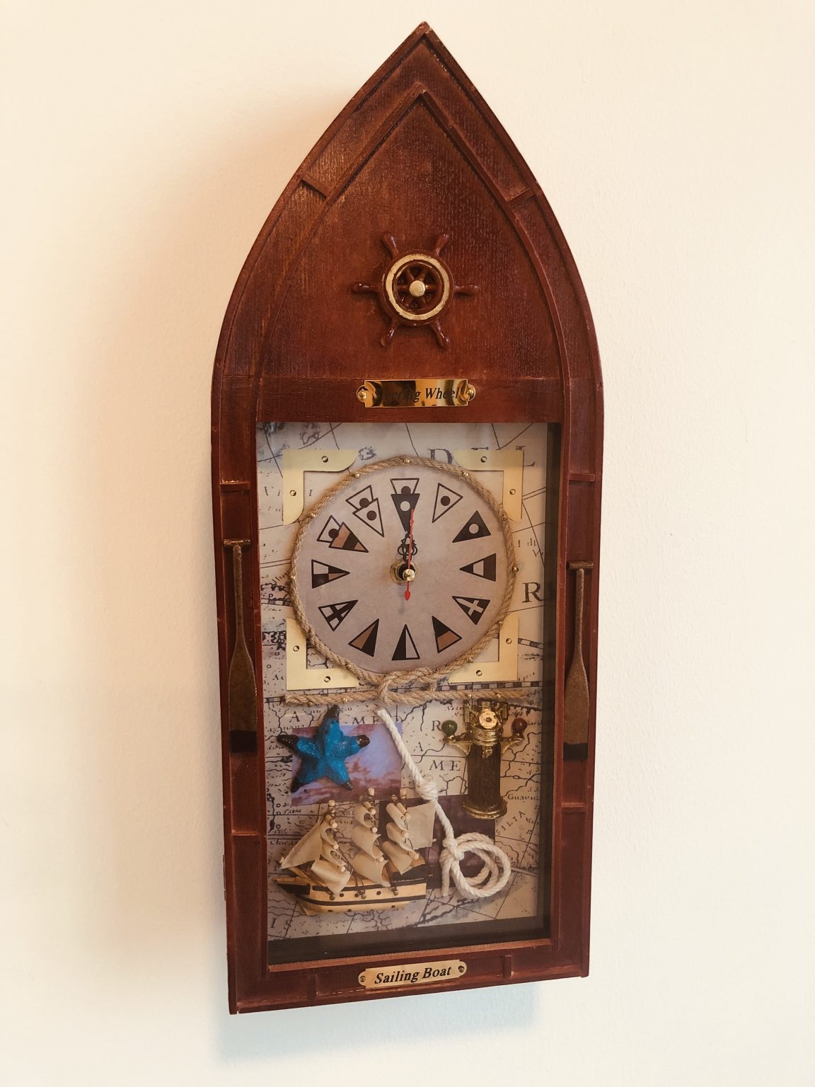 How to hang a clock without nails or screws? | KLAPiT